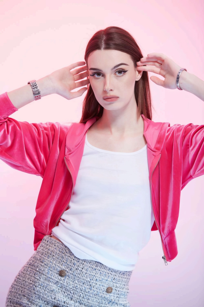 Foreign models female in delhi - Essi